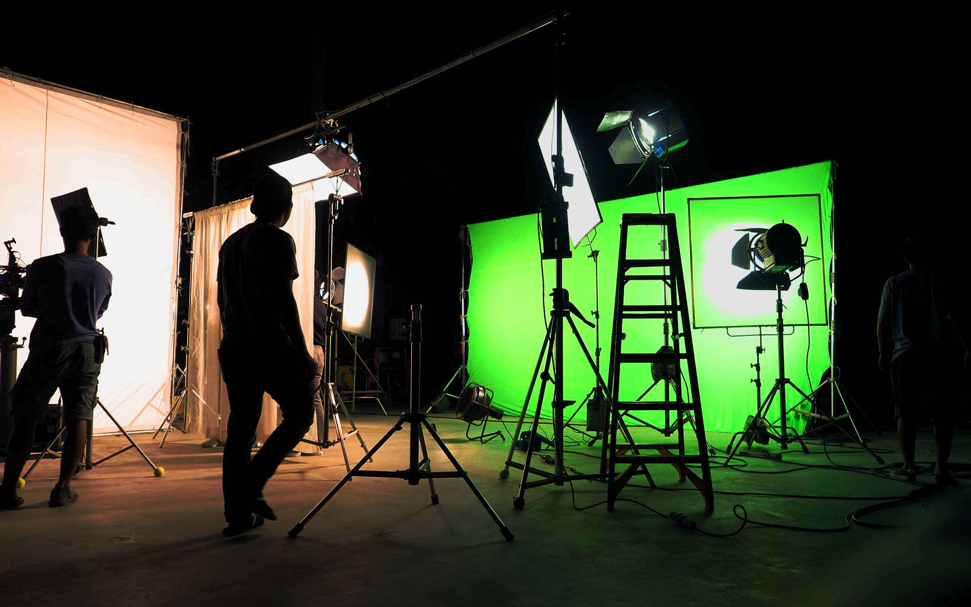 Chroma Key Suits, VFX Clothes for Green & Blue Screen Productions ...
